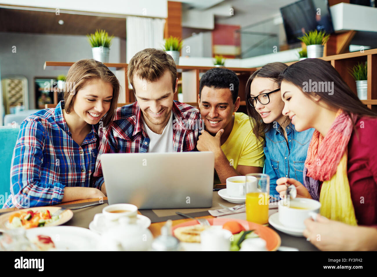 People communication hi-res stock photography and images - Alamy