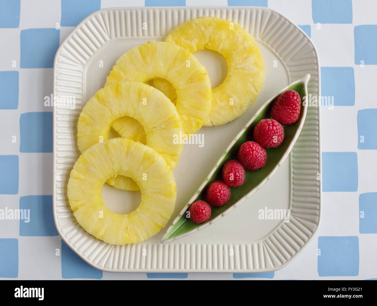 White plate blue rings hi-res stock photography and images - Alamy