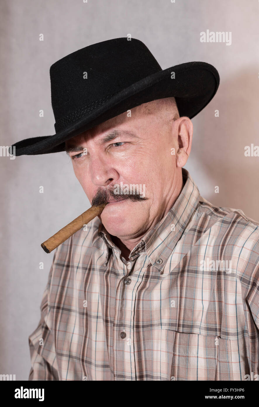 Cowboy smoking a pipe hi-res stock photography and images - Alamy