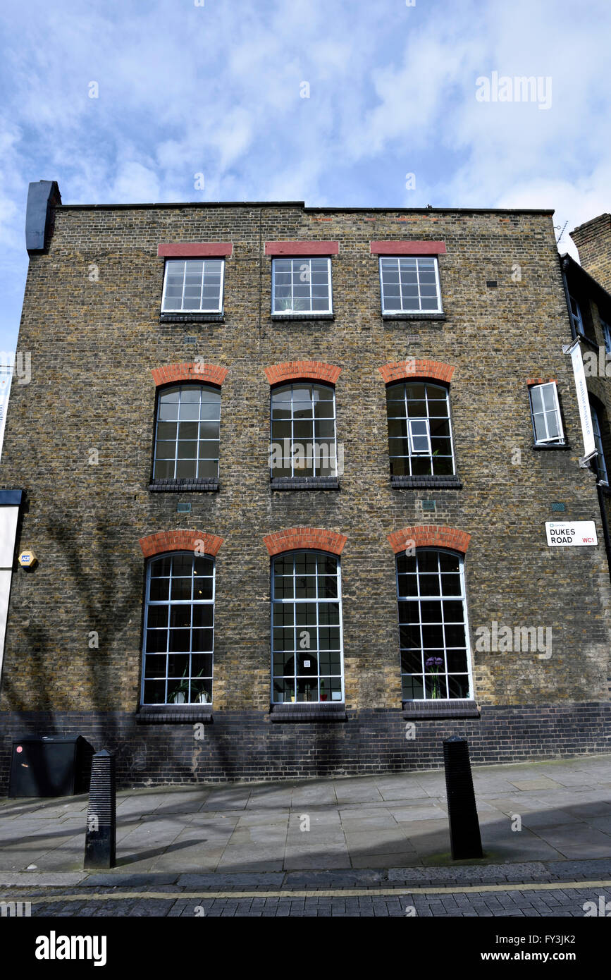 Victorian windows hi-res stock photography and images - Alamy