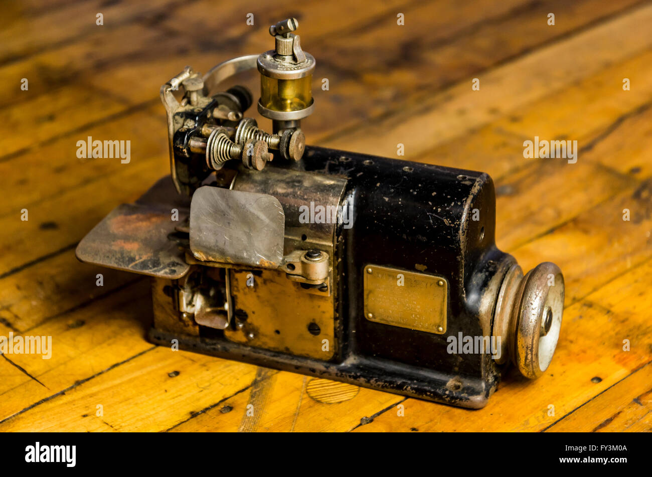 Vintage sewing machine Stock Photo - Alamy