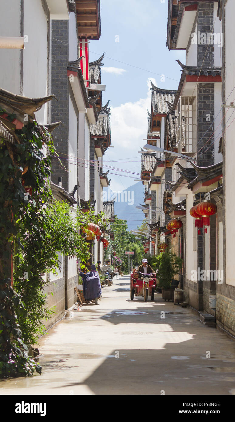 Ancient chinese roof edge hi-res stock photography and images - Alamy