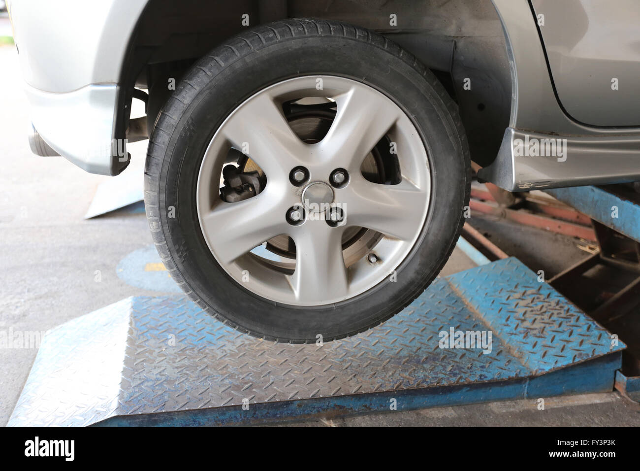 Alloy wheel damage hi-res stock photography and images - Alamy