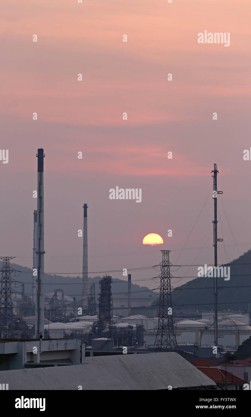 Refinery sunset hi-res stock photography and images - Alamy
