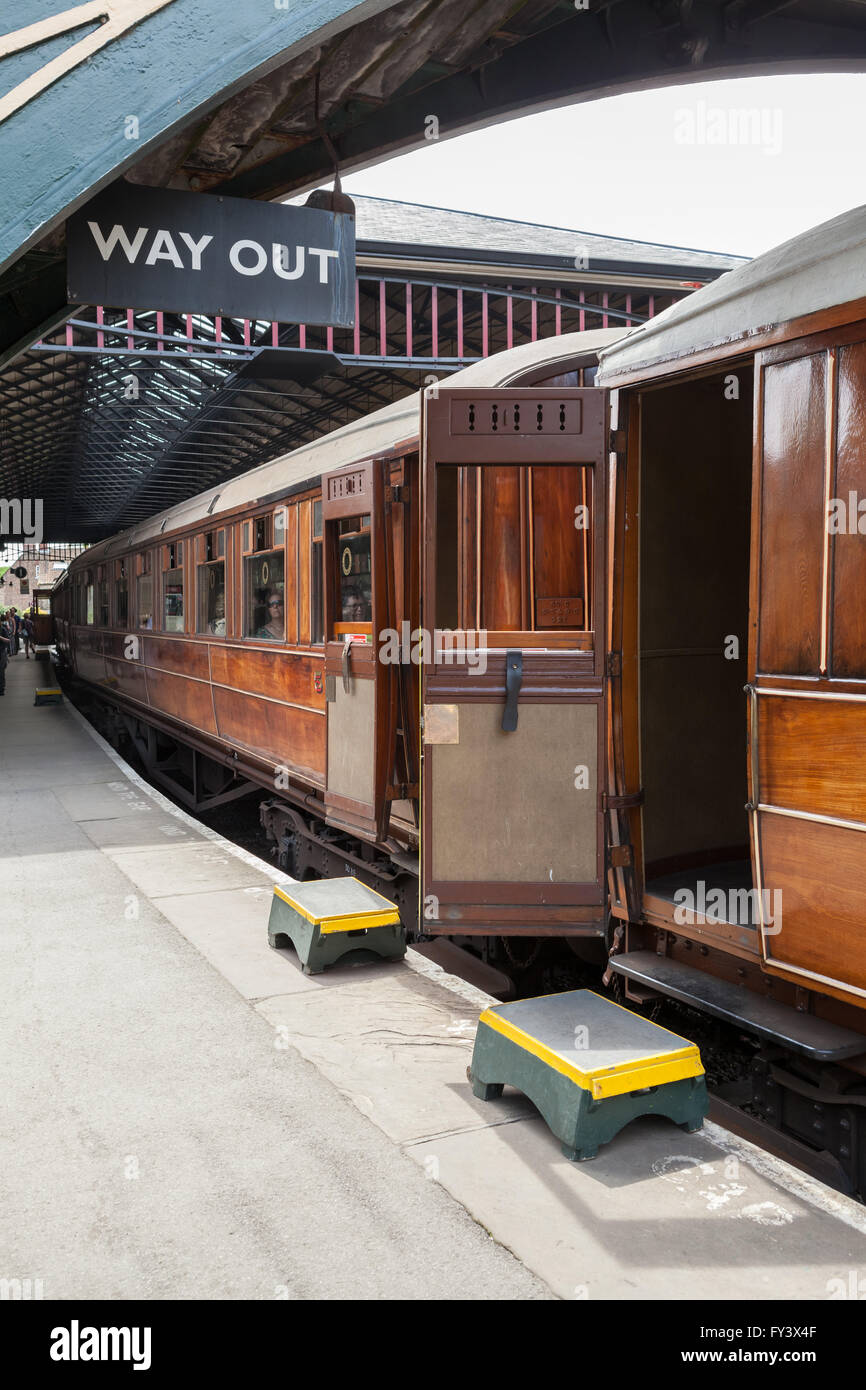 Lner carriage hi-res stock photography and images - Alamy