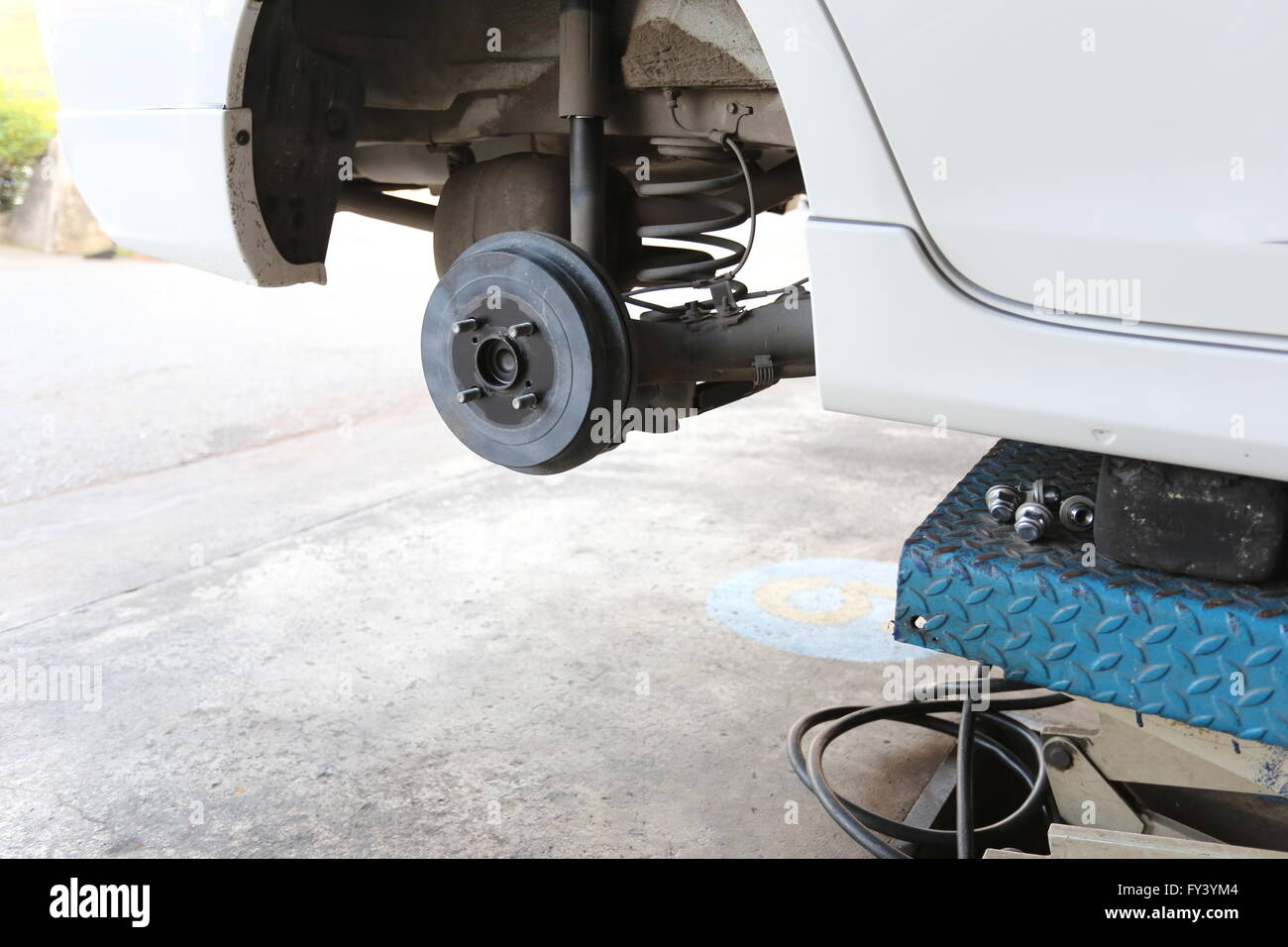 Car hub hi-res stock photography and images - Alamy