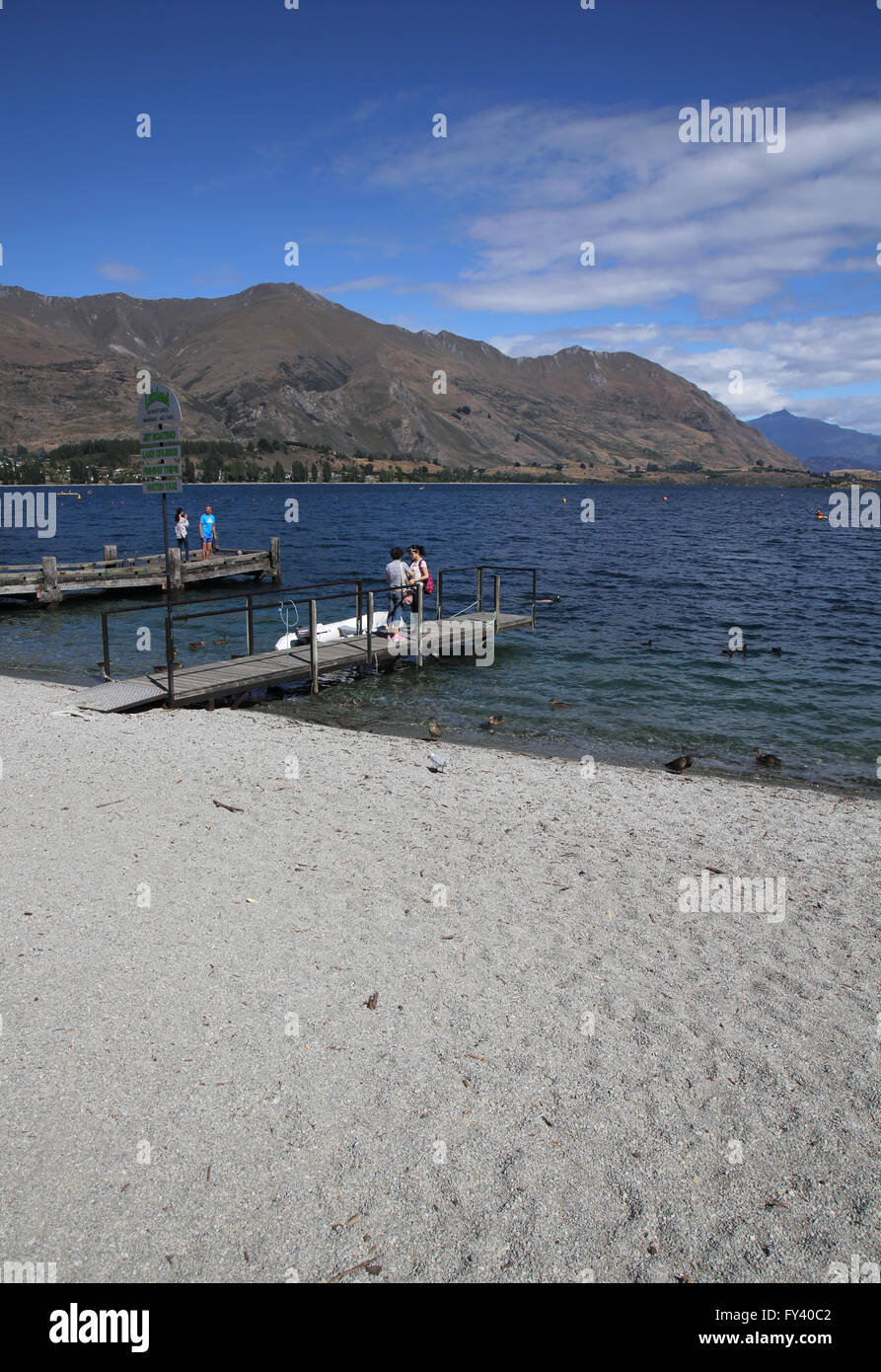 beach on wanaka lake on the south island of new zealand Stock Photo - Alamy