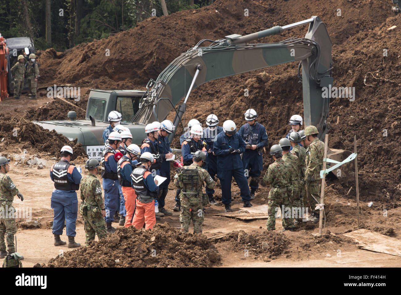Japan earthquake rescue operations hi-res stock photography and images ...
