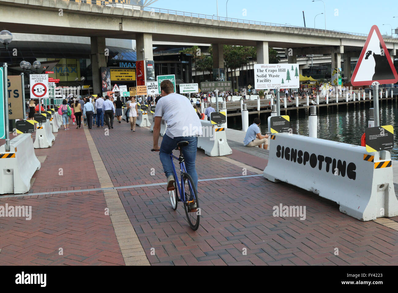 Darling Harbour Signs High Resolution Stock Photography and Images - Alamy