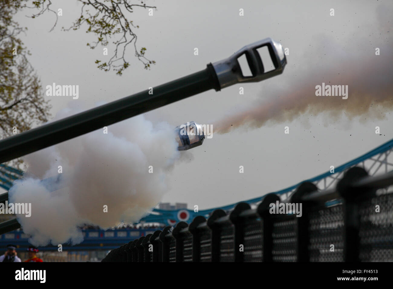 Gun salute tower of london hi-res stock photography and images - Alamy