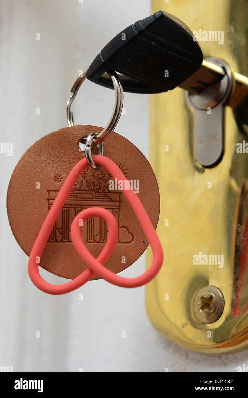 Berlin, Germany. 18th Apr, 2016. A keychain with the logo of the online ...