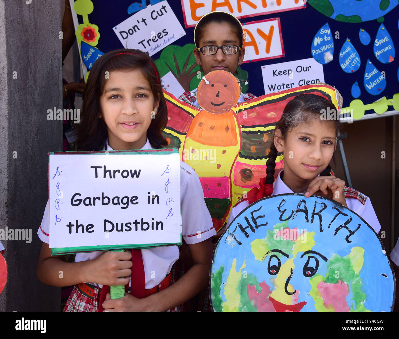 Bikaner, India. 21st Apr, 2016. School children spreading social ...