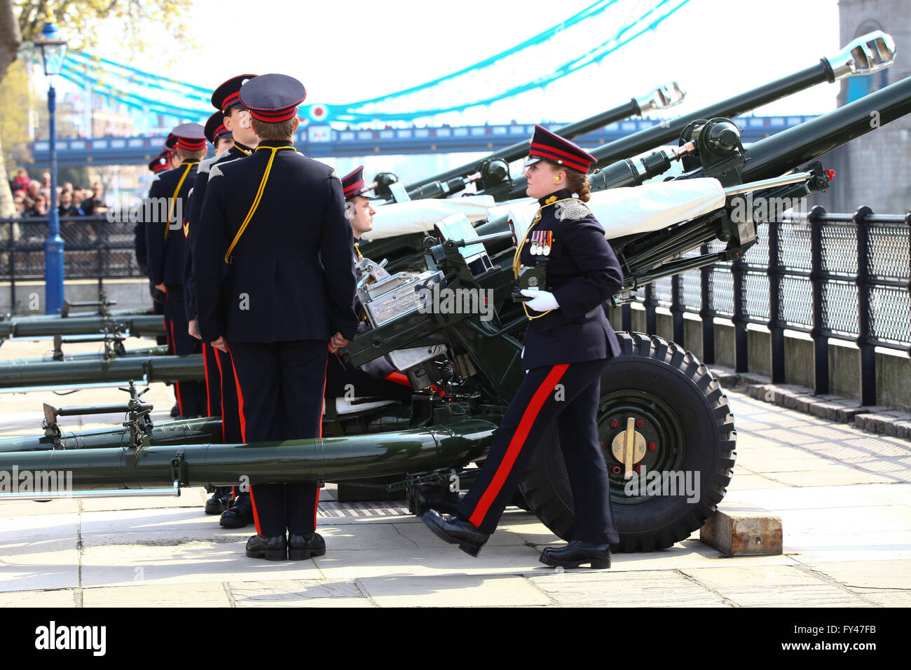 London, UK. 21st April, 2016. The Royal Artillery marks the Her Majesty ...