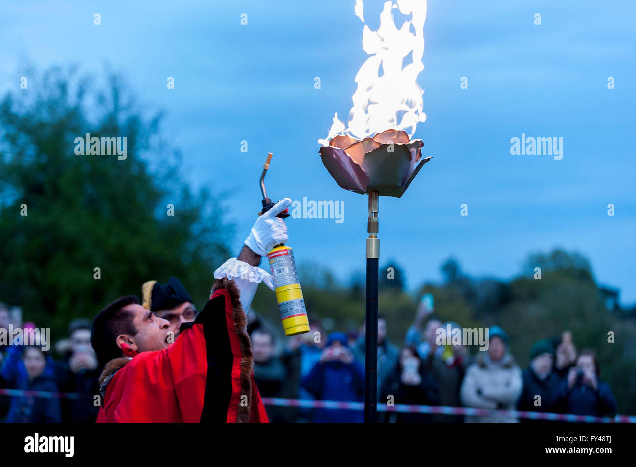 London, UK. 21 April 2016. Local residents visit Old Redding in Harrow ...