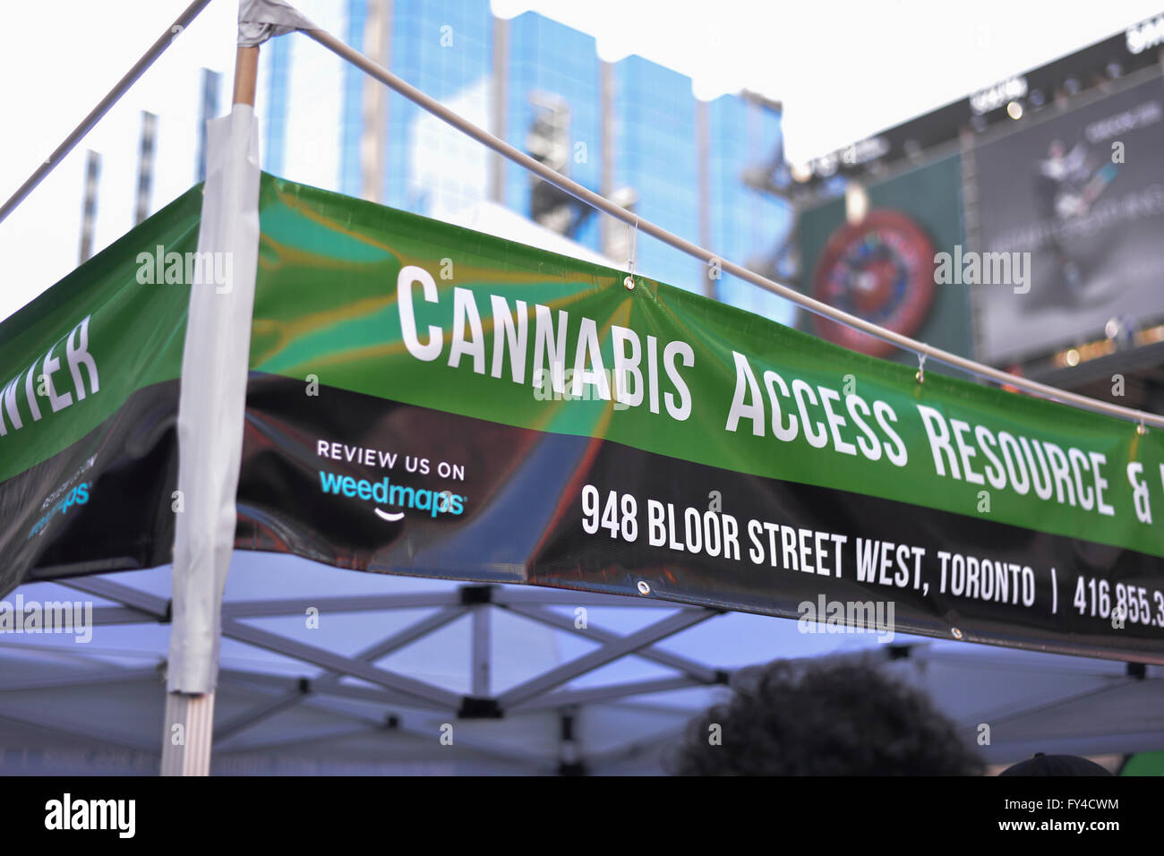 Teen girl cigar hi-res stock photography and images - Alamy