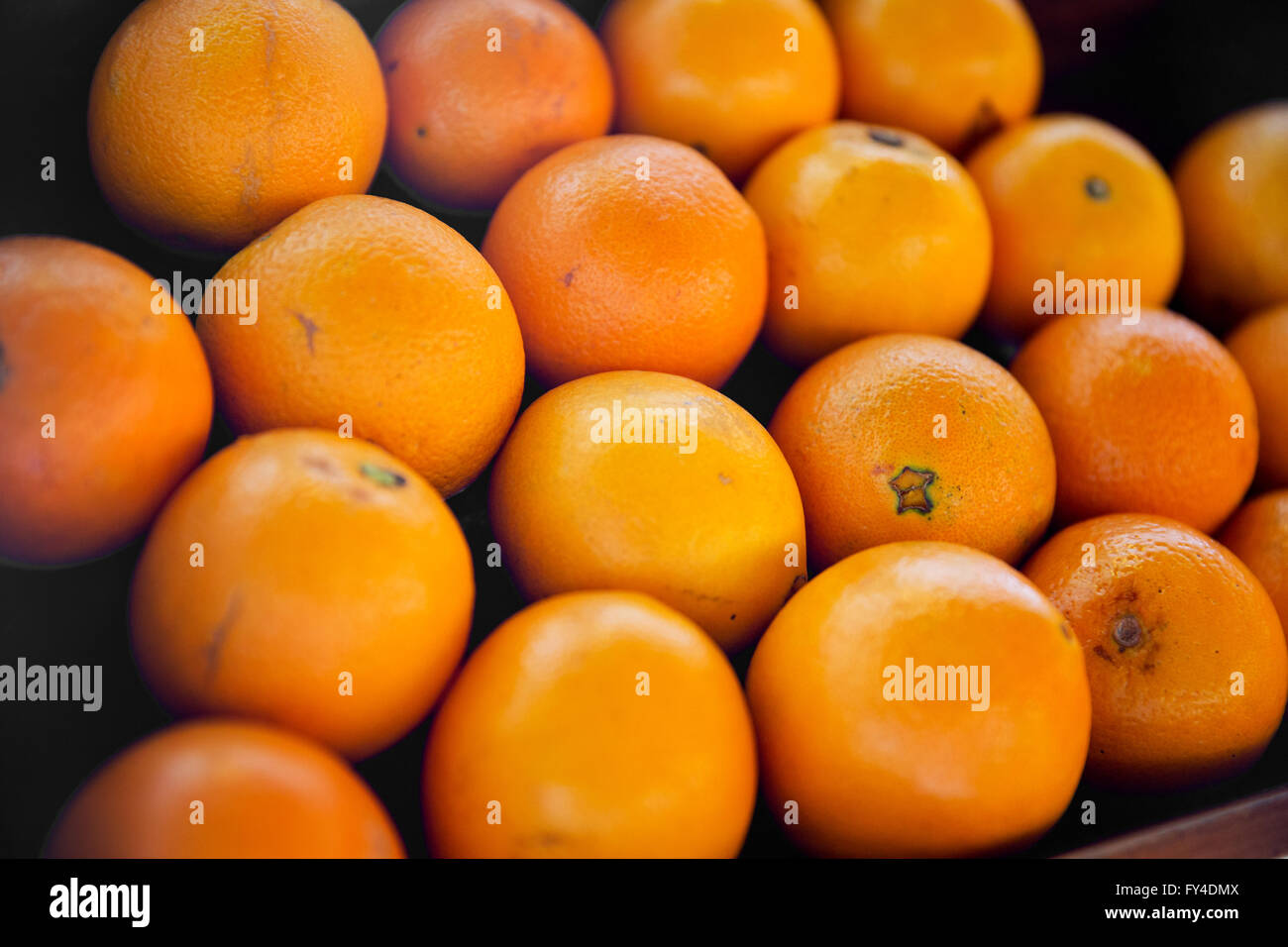 oranges at asian street market Stock Photo - Alamy