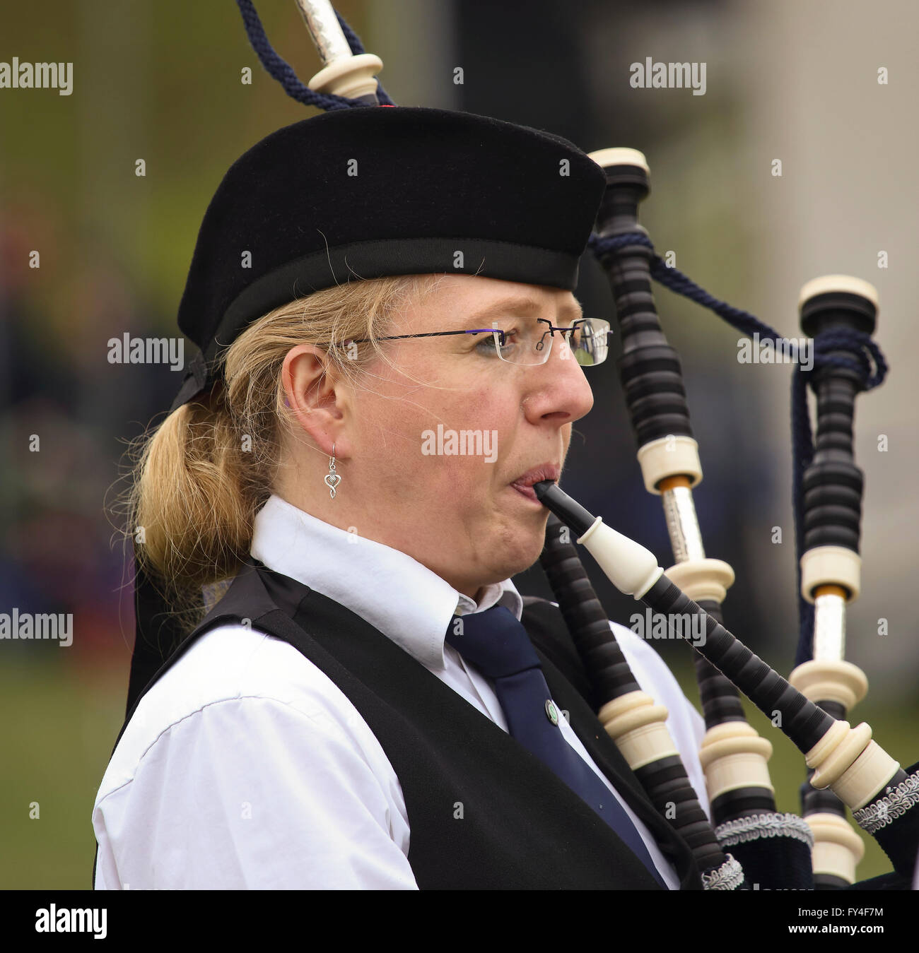 Female and bagpipes hi-res stock photography and images - Alamy