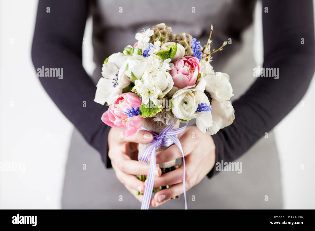 Hand giving bouquet hi-res stock photography and images - Alamy