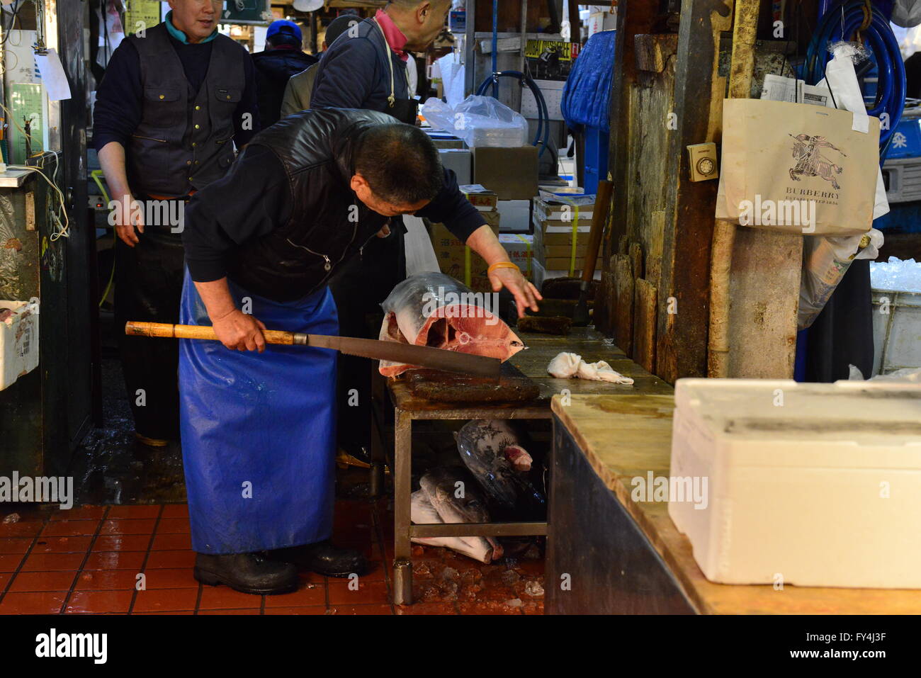 Cutting Tuna fish, fish market, Tokyo, Japan Stock Photo - Alamy