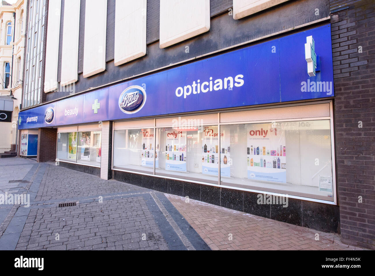 Boots opticians sign hi-res stock photography and images - Alamy