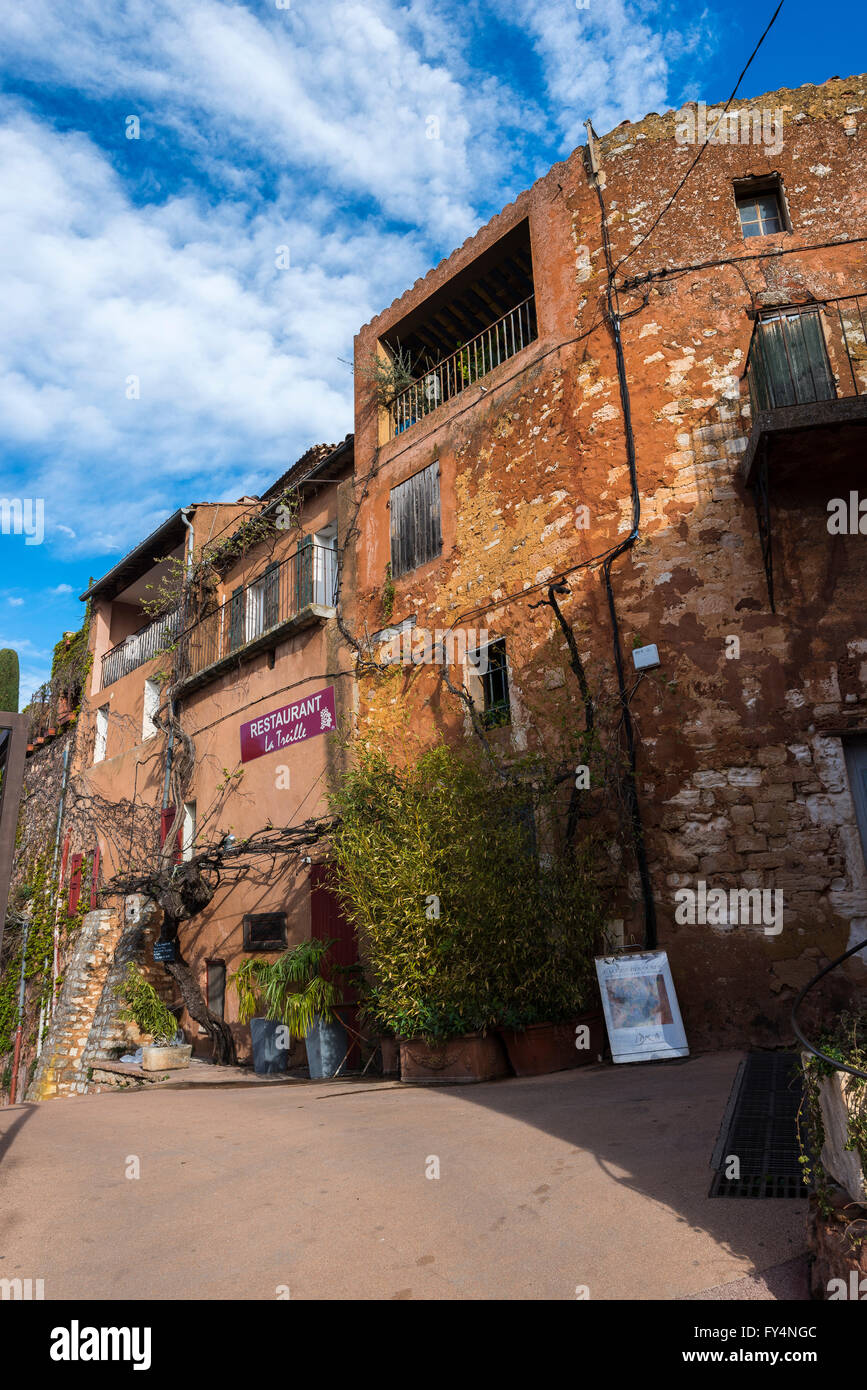 Village de Roussillon Vaucluse Haute Provence France 84 Stock Photo - Alamy