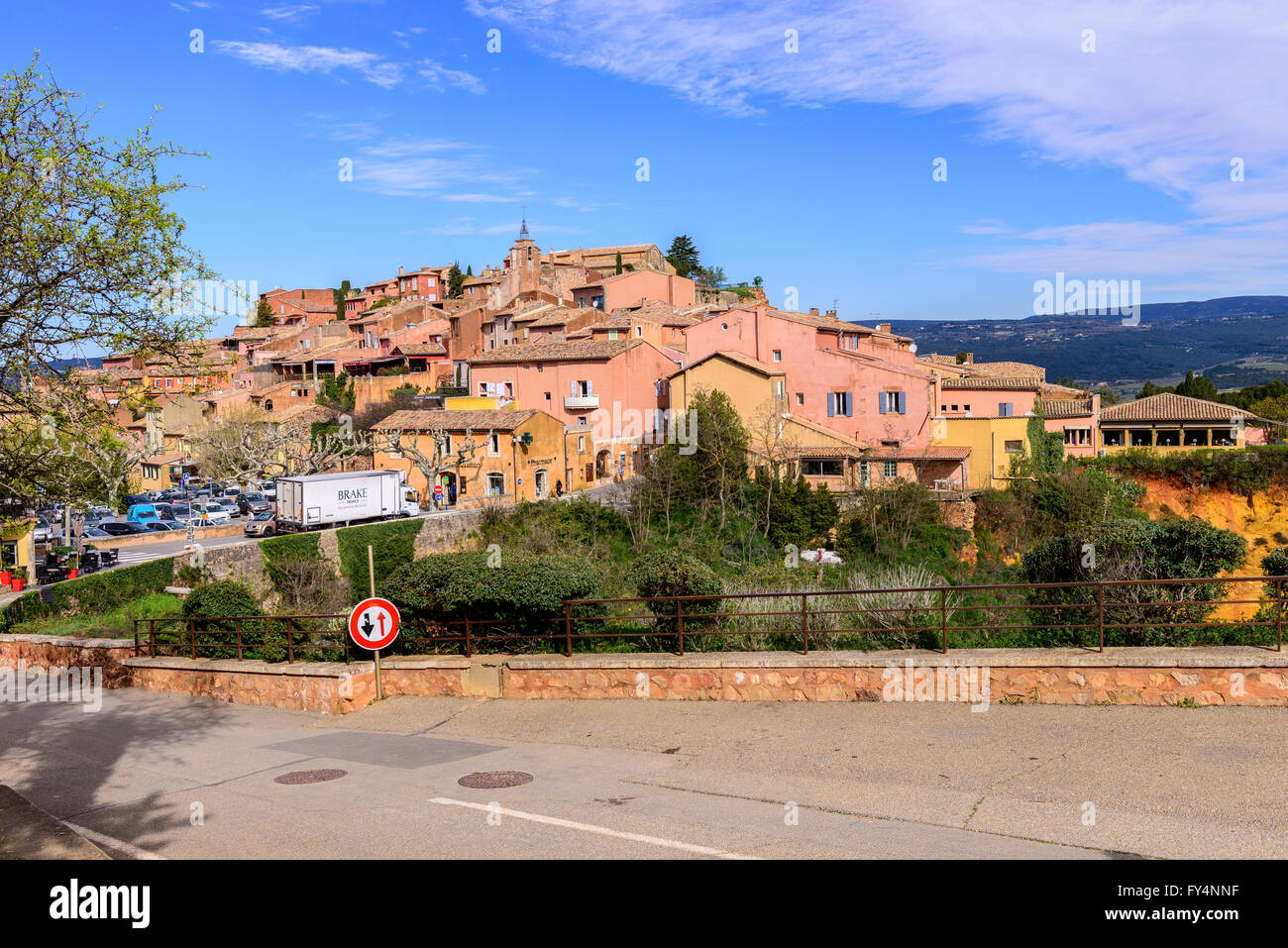 Village de Roussillon Vaucluse Haute Provence France 84 Stock Photo - Alamy