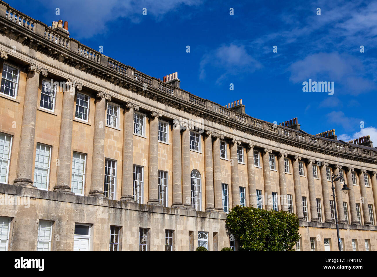 A view of the magnificent Georgian architecture of the Royal Crescent ...