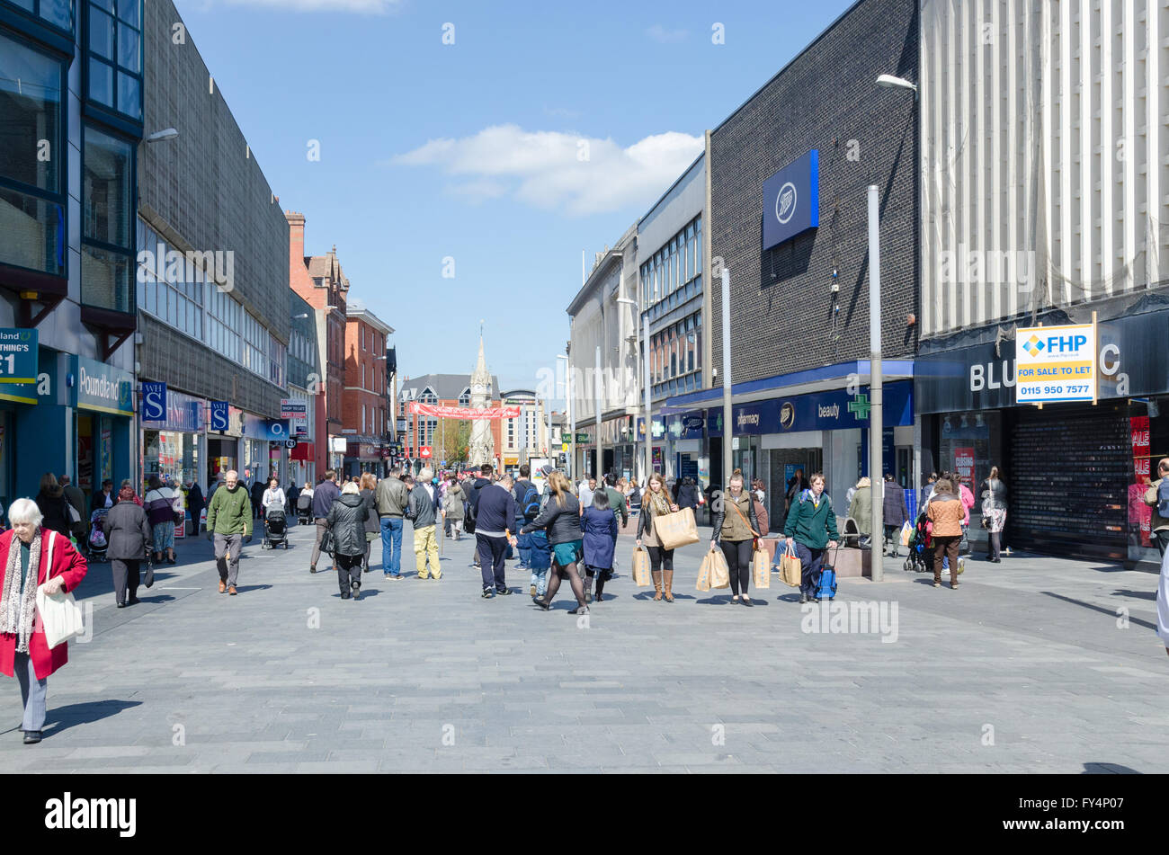 Shoppers in Gallowtree Gate in the centre of Leicester Stock Photo - Alamy