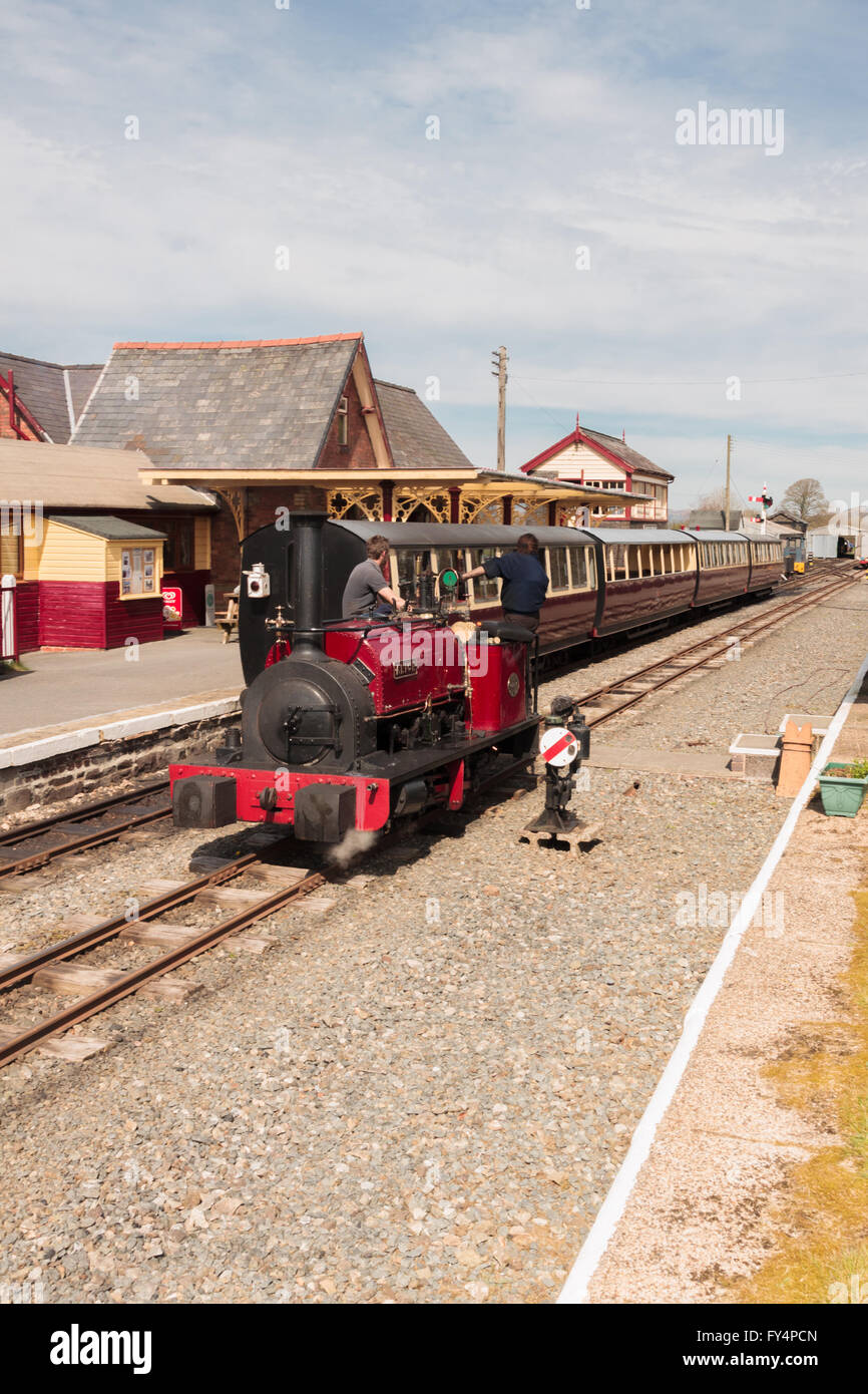 The Bala Lake Railway or Rheilffordd Llyn Tegid (in Welsh) narrow gauge ...