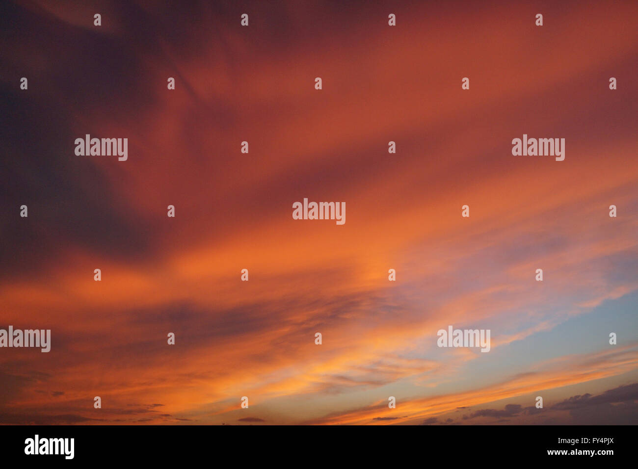 horizontal red dramatic cloudscape background Stock Photo - Alamy