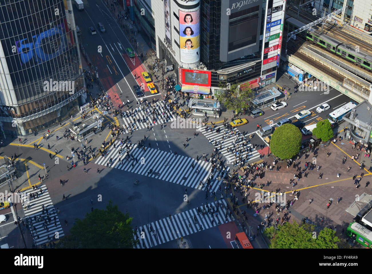 Shibuya Crossing, Shibuya, Tokyo, Japan Stock Photo - Alamy