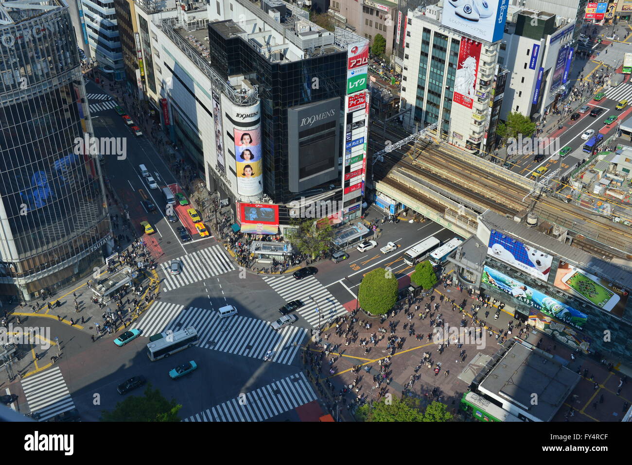 Shibuya Crossing, Shibuya, Tokyo, Japan Stock Photo - Alamy
