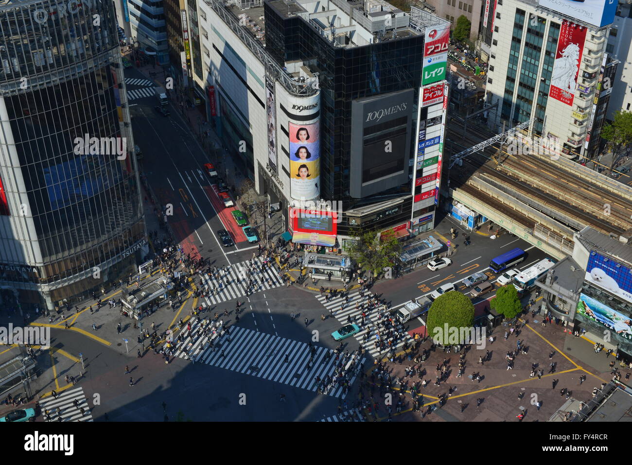 Shibuya Crossing, Shibuya, Tokyo, Japan Stock Photo - Alamy