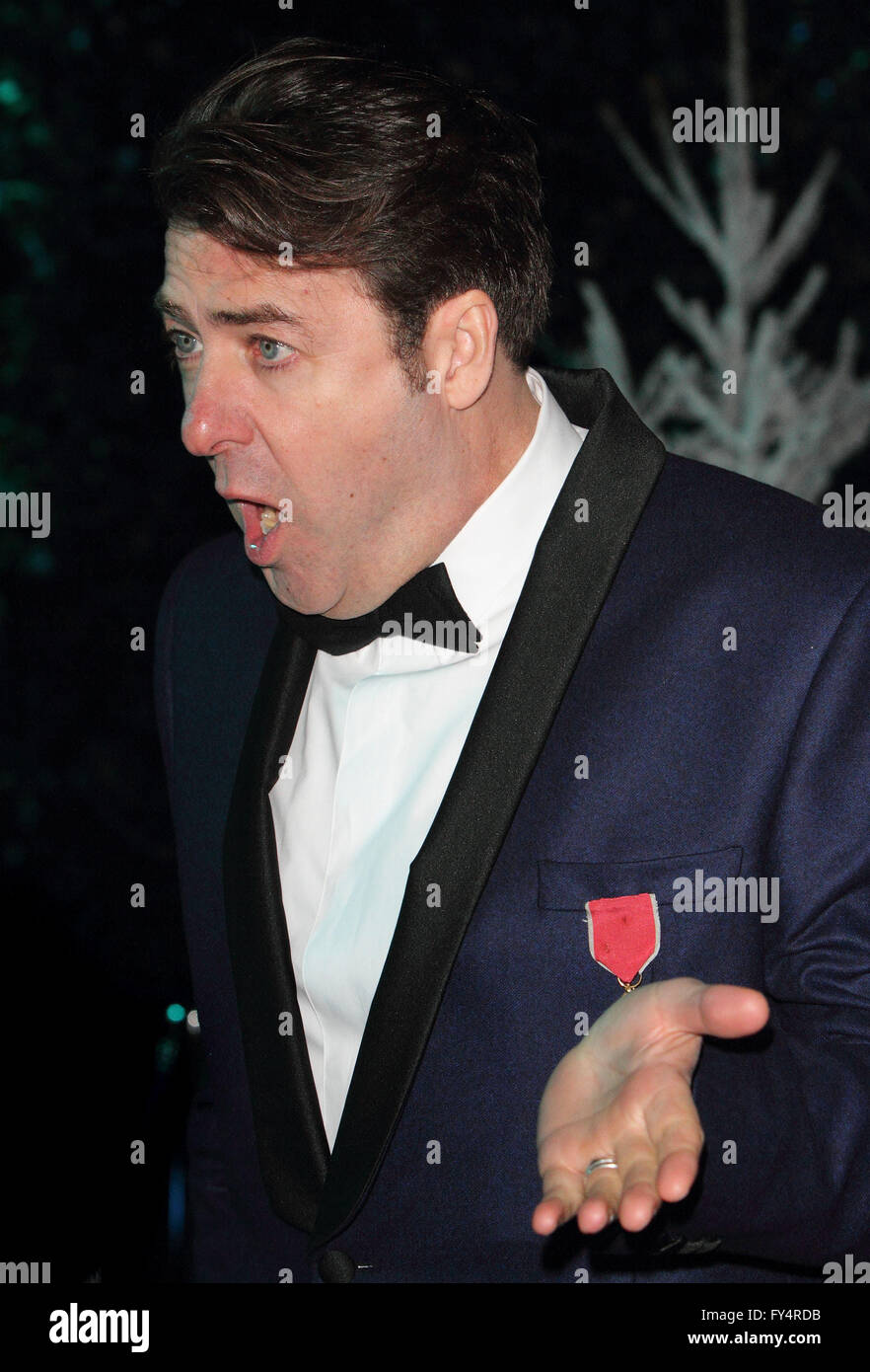 London, UK. Jonathan Ross at Centrepoint Winter Whites Gala at ...