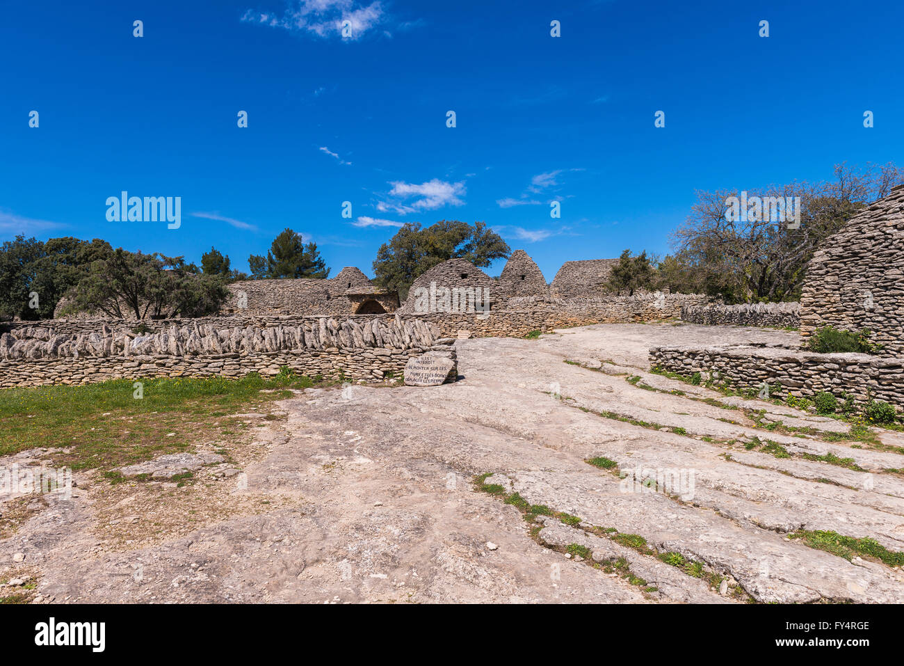 les Bories Gordes Vaucluse Provence France 84 Stock Photo - Alamy