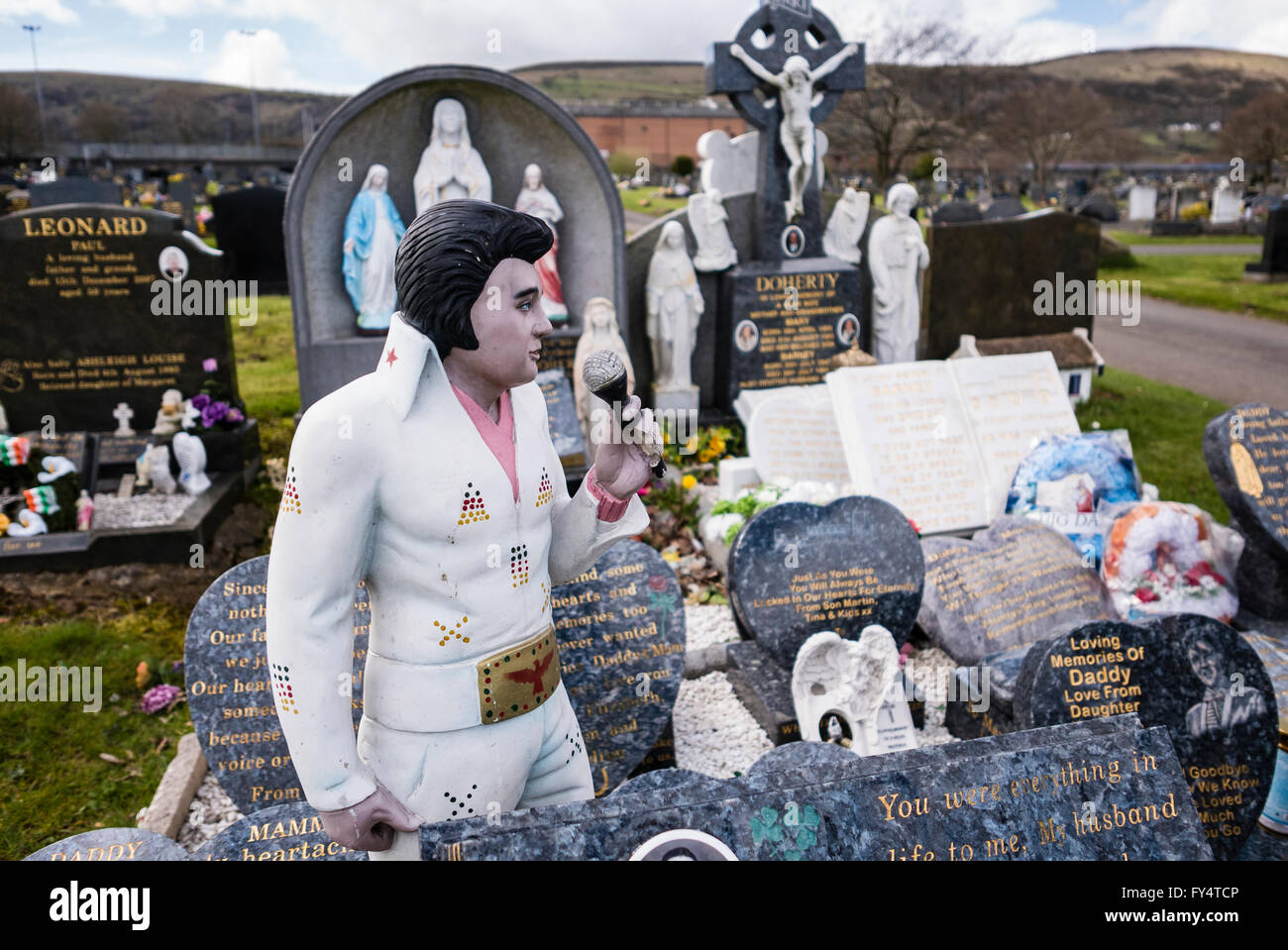 Elvis presley grave hi-res stock photography and images - Alamy