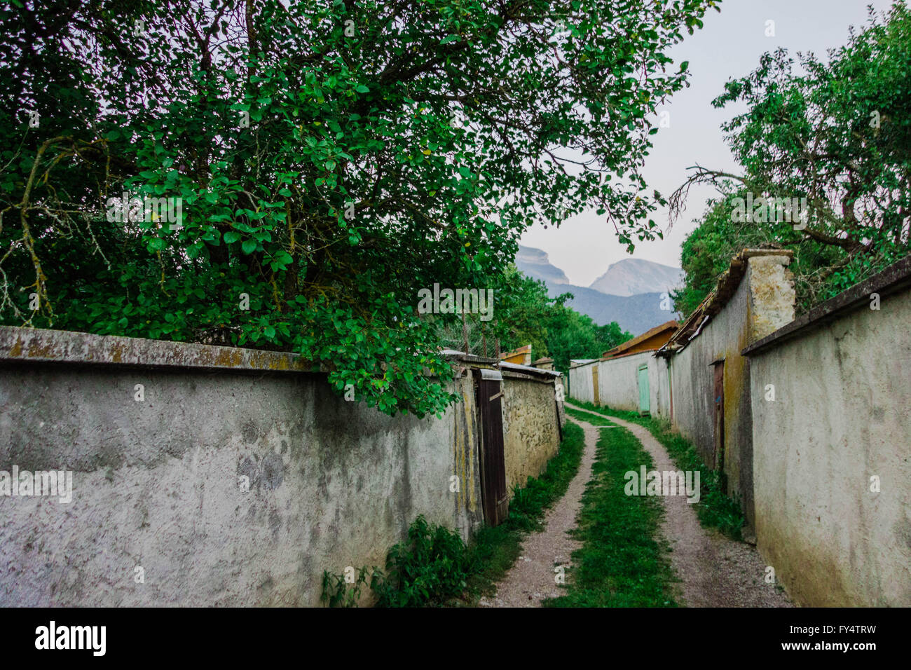 Pathway or footpath hi-res stock photography and images - Alamy