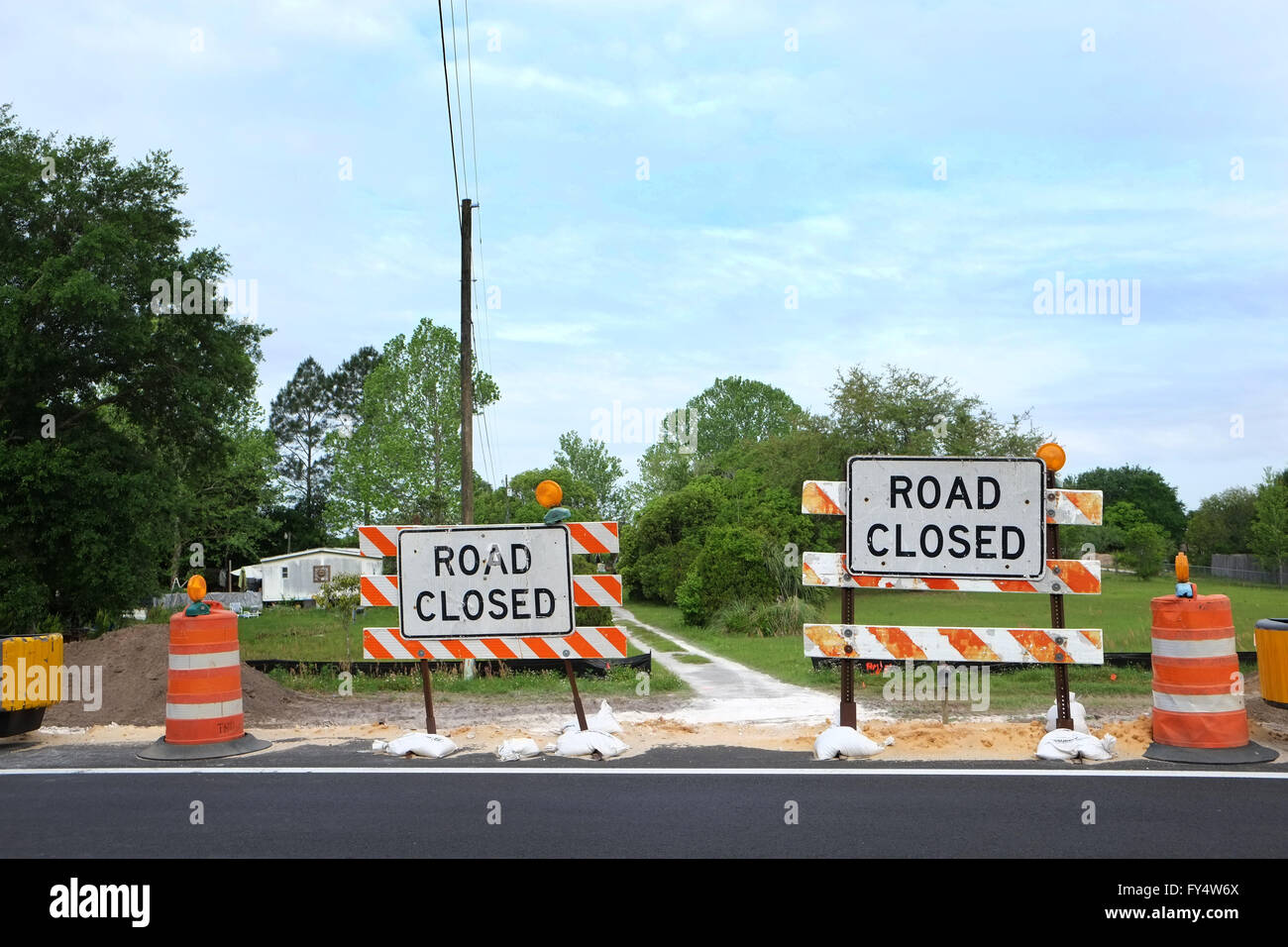 Highway road closed signs, April 2016 Stock Photo - Alamy