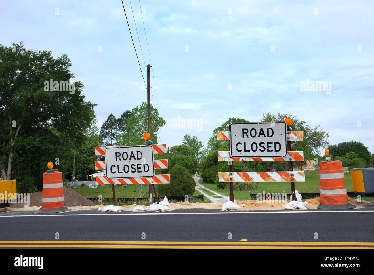 Highway road closed signs, April 2016 Stock Photo - Alamy