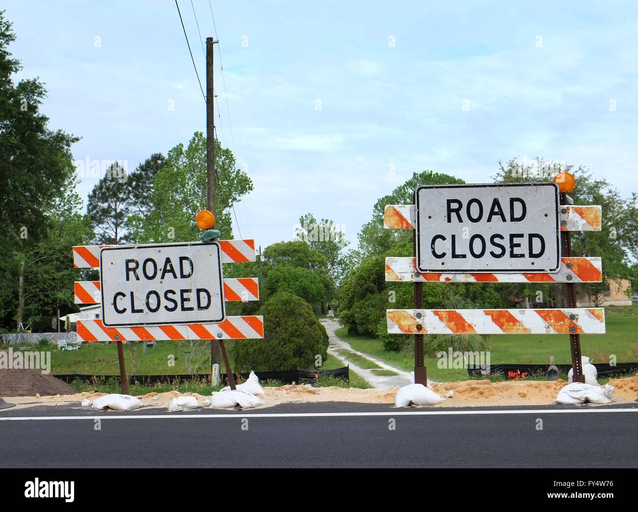 Highway road closed signs, April 2016 Stock Photo - Alamy