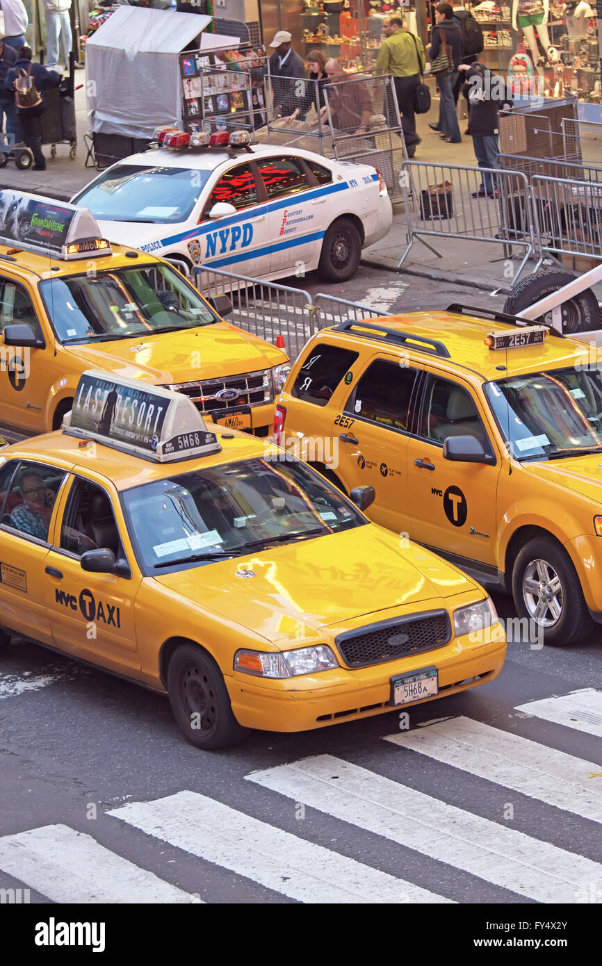 Yellow taxi cabs in the New York City Stock Photo - Alamy