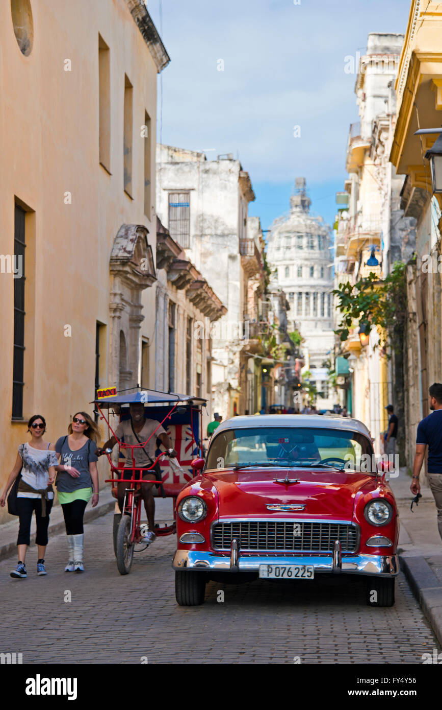 Vertical streetscape in Old Havana, Cuba Stock Photo - Alamy