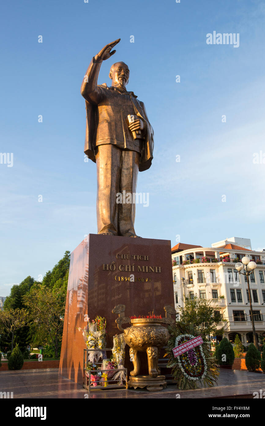 Vietnamese statue hi-res stock photography and images - Alamy