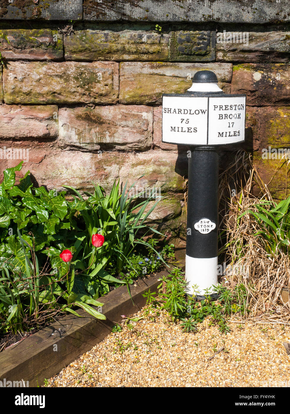 Narrowboat sign hi-res stock photography and images - Alamy