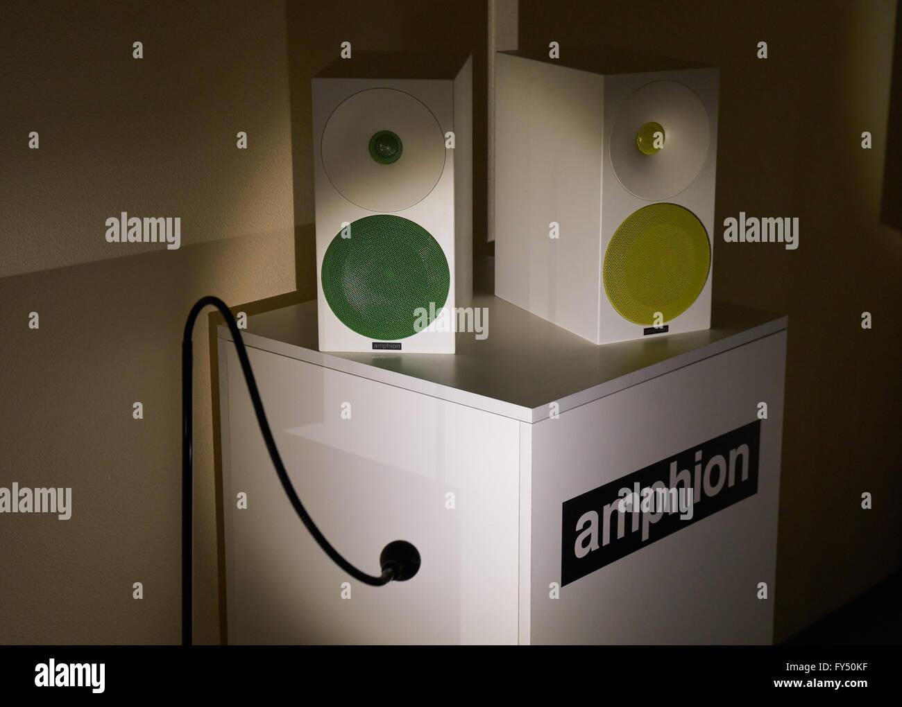 Hi fi speakers hi-res stock photography and images - Alamy