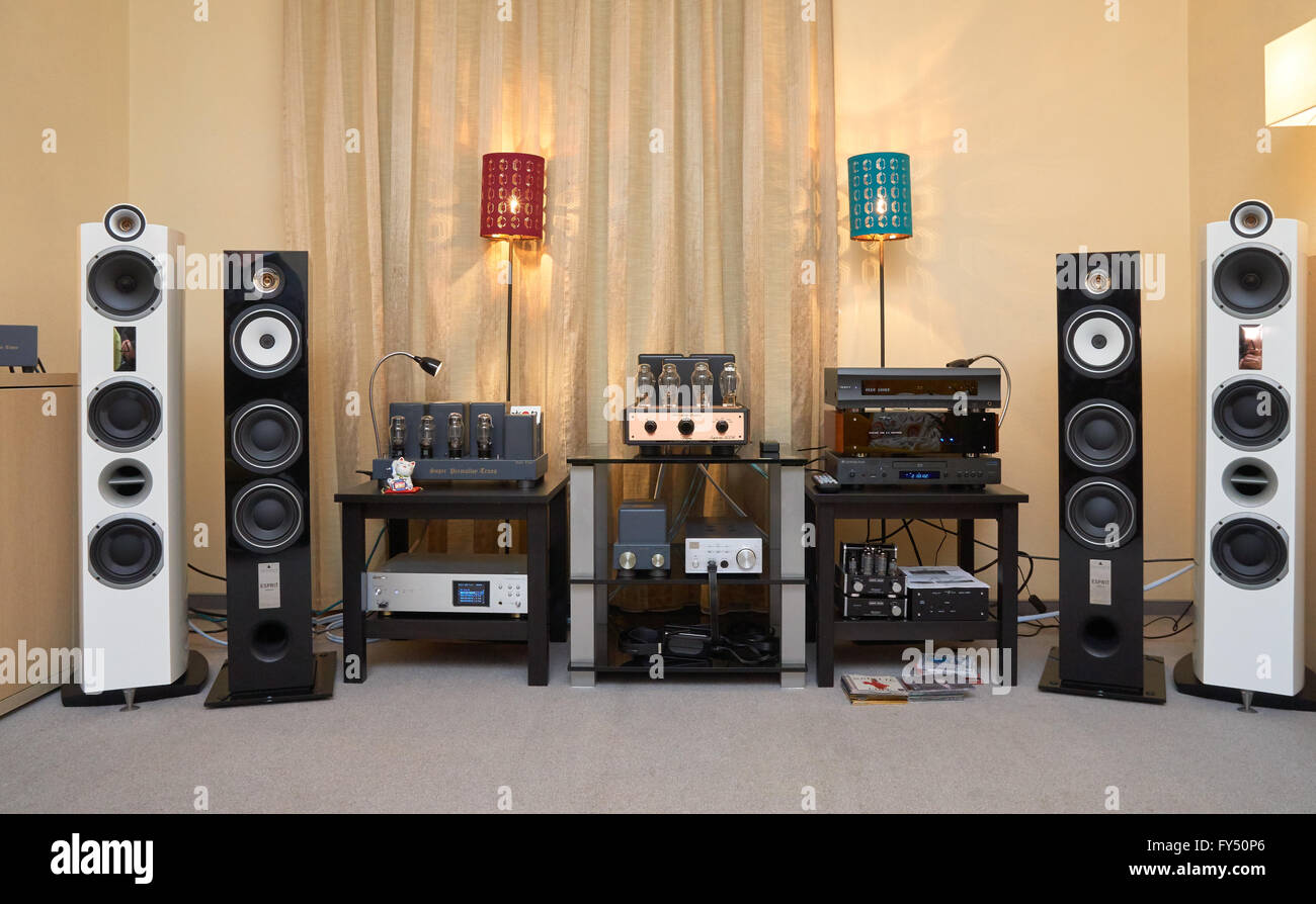 Vacuum tube amplifier hi-res stock photography and images - Alamy