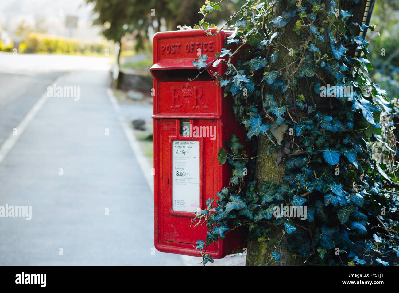 Old red british post box hi-res stock photography and images - Alamy