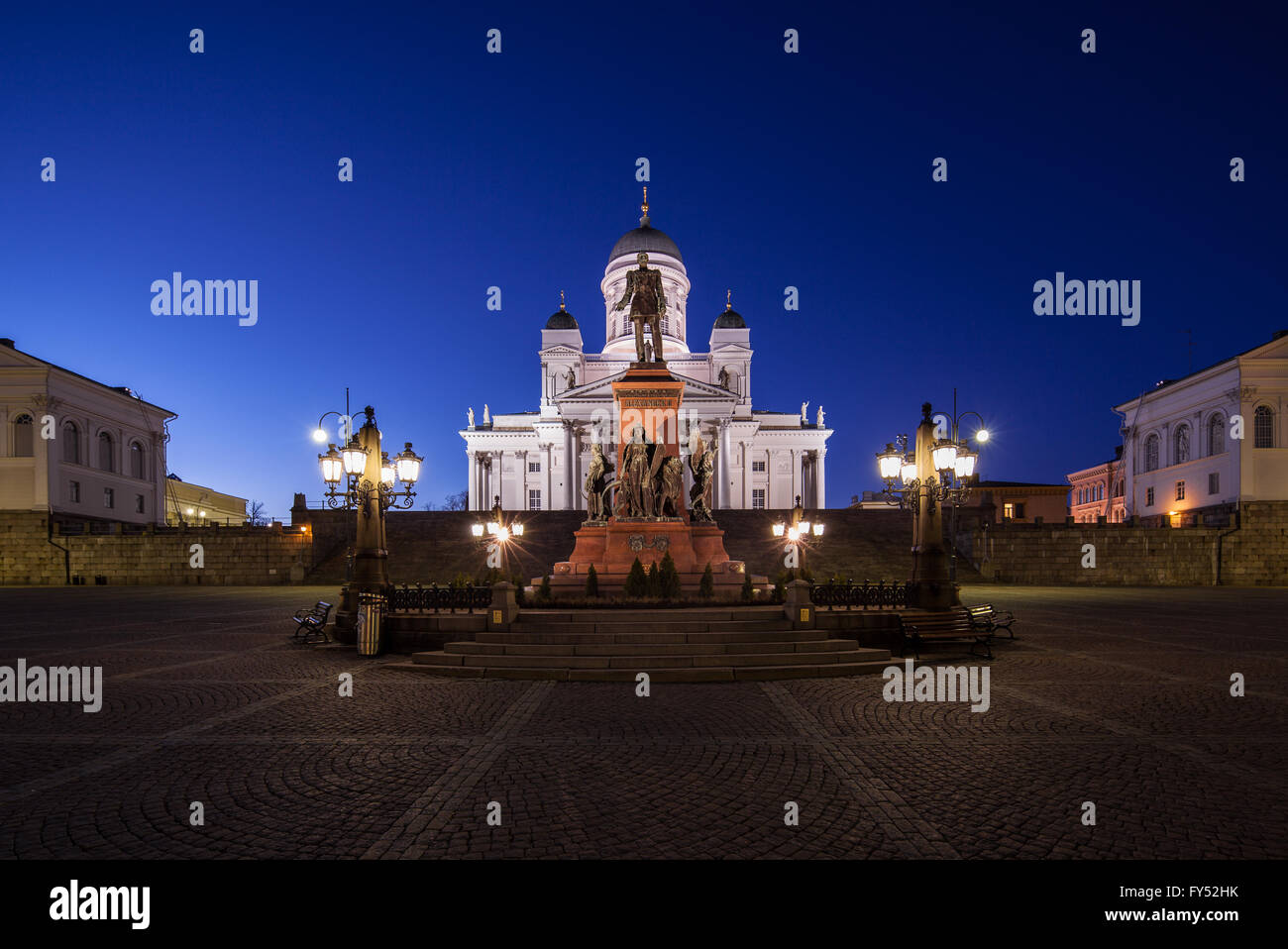 Statue night sky lights hi-res stock photography and images - Alamy