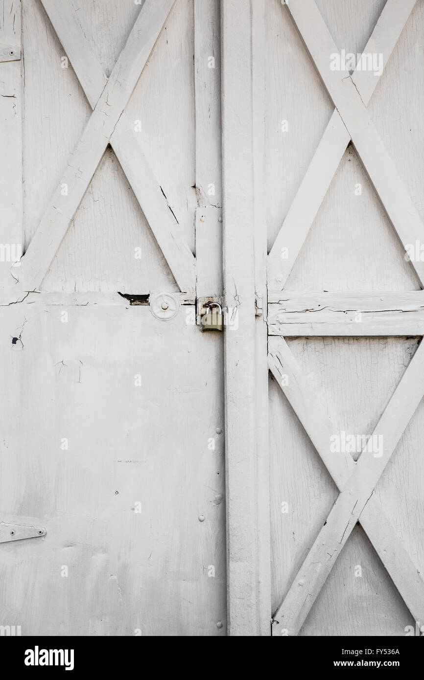 Old white doors wood texture hi-res stock photography and images - Alamy