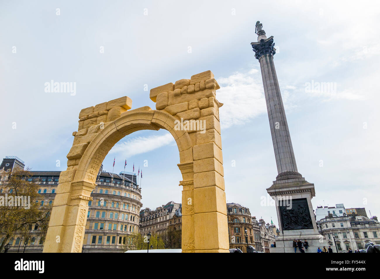 Palmyra Arch of Triumph replica and Nelson's Column in Trafalgar Square ...